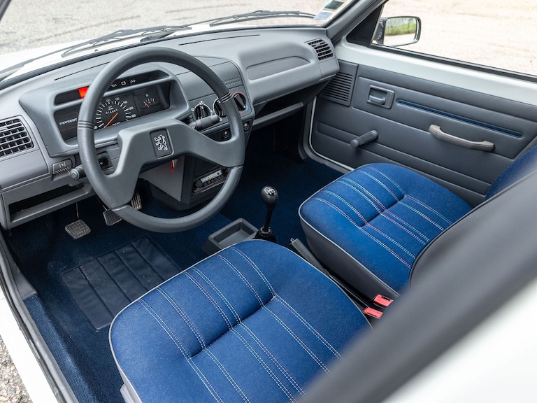 La PEUGEOT 205 fête ses 40 ans : un sacré numéro qui a de l’allure